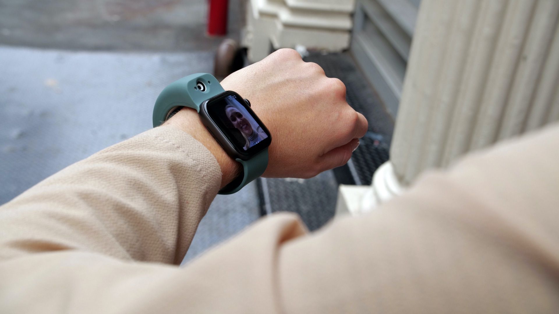 $299 'Wristcam' Adds a Pair of Cameras to Your Apple Watch - MacRumors