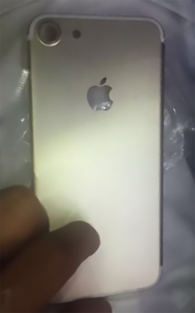 Latest Alleged Leaked Image of iPhone 7 Depicts Larger Rear Camera ...