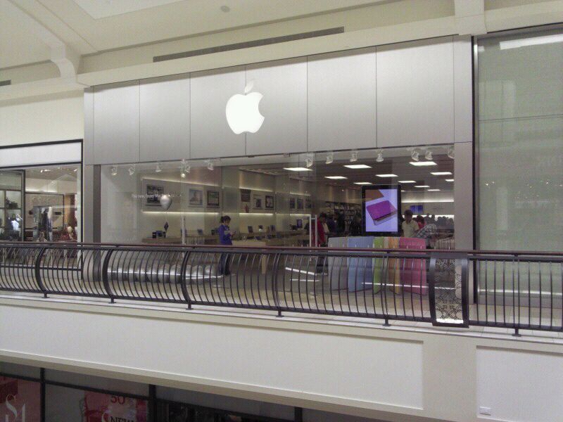 Apple The Oaks Reopens Next Weekend, CambridgeSide Next Up for ...