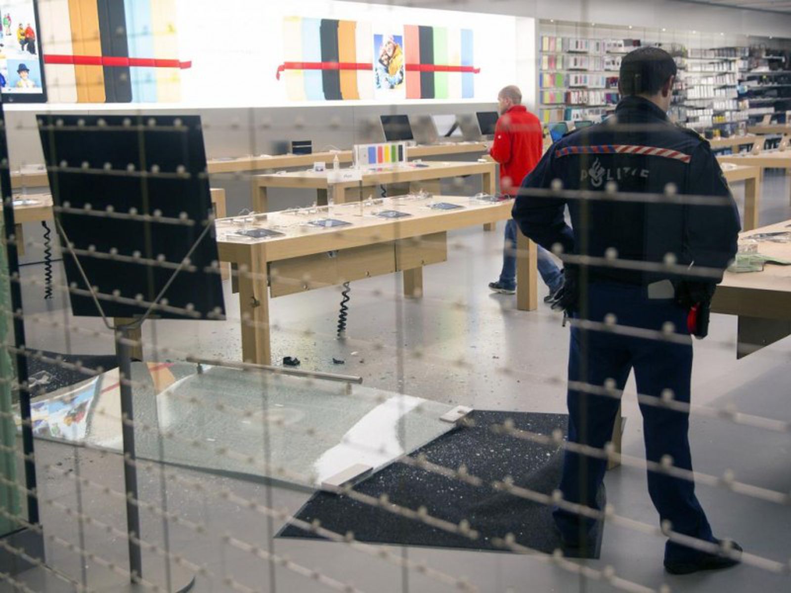 Recently Opened Dutch Apple Store in Haarlem Hit by Smash-and-Grab ...