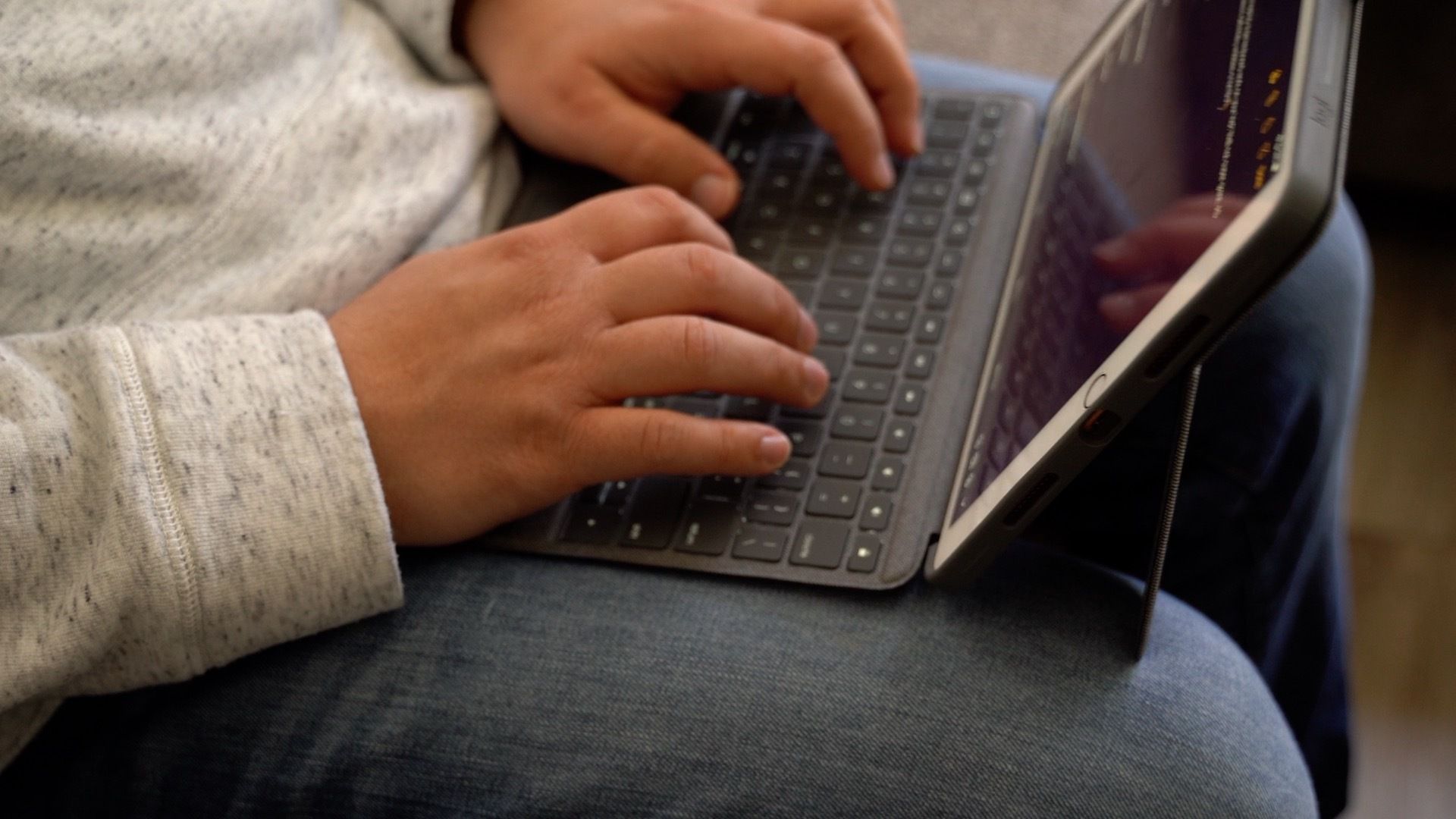 Hands-On With Logitech's New Keyboard Case With Trackpad for iPad Air ...