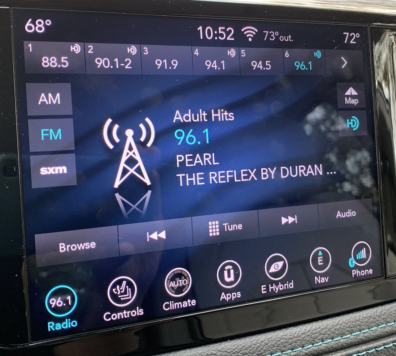2018 Chrysler Pacifica Hybrid – Uconnect and CarPlay Review - MacRumors