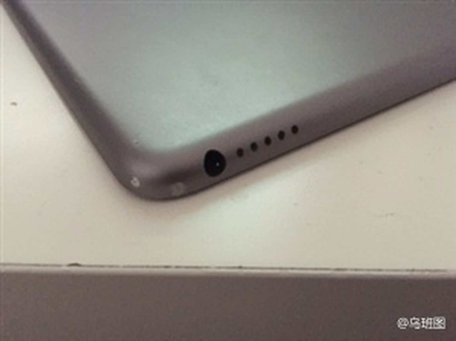 iPad Pro Dummy Points Towards Dual Lightning Ports or USB-C Port ...