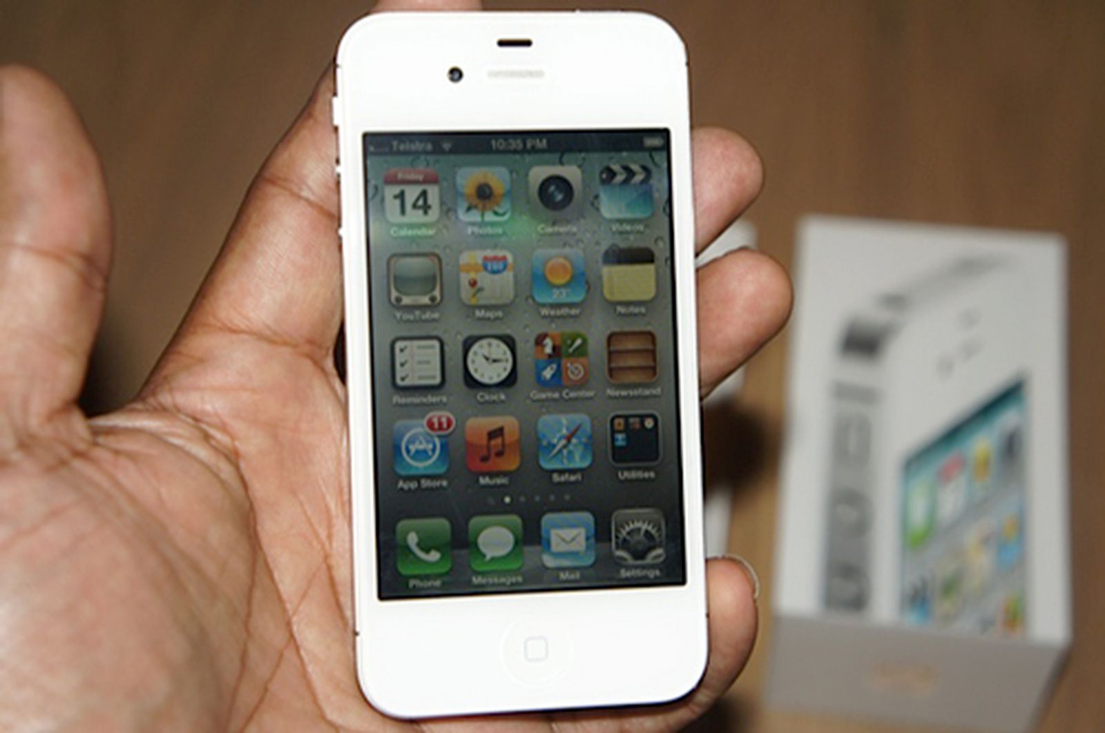 iPhone 4S Launches in the U.S. with A5, Better Camera, and Siri - MacRumors