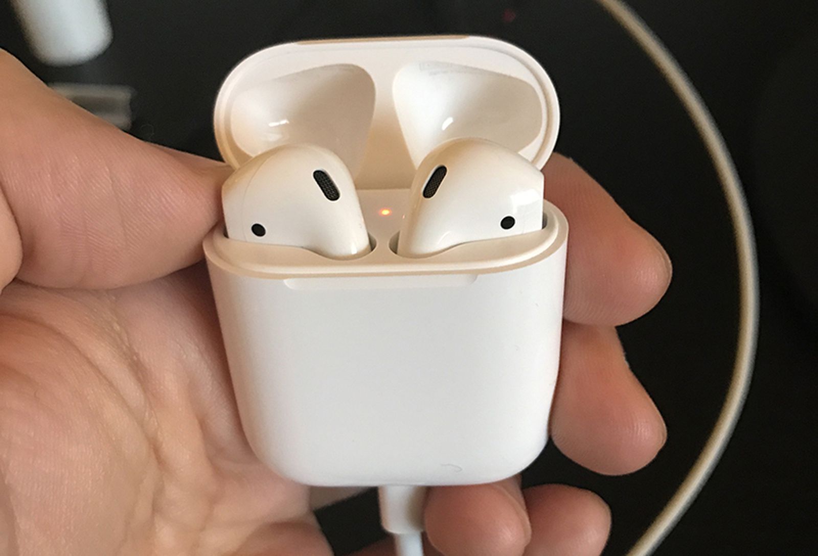 AirPods Launch at Apple Stores in United States as First Online Orders ...