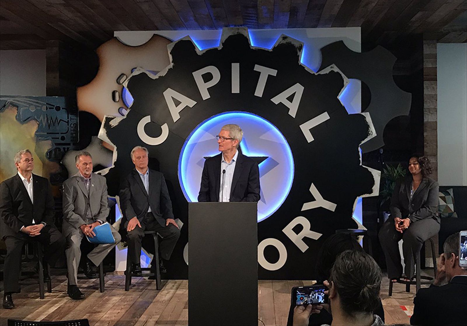 Apple CEO Tim Cook Visits Capital Factory Tech Incubator in Austin ...