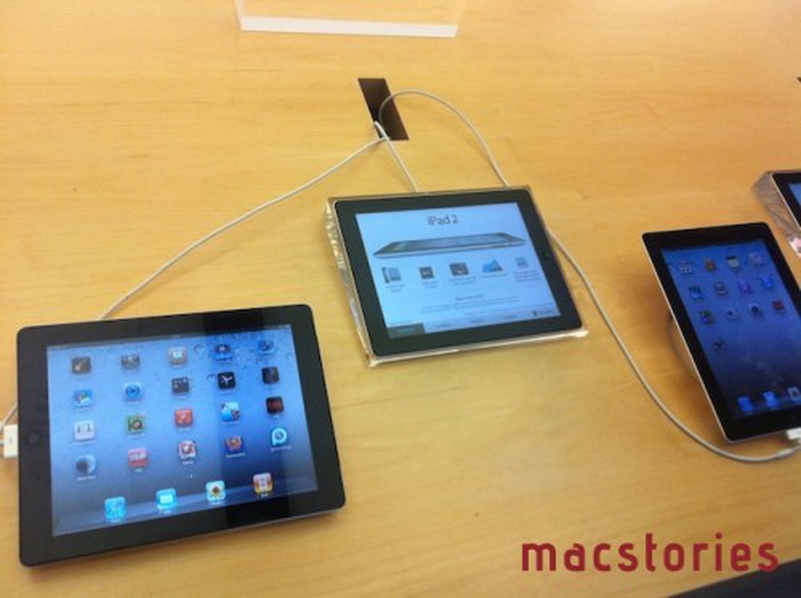 Apple Revamps Retail Stores with Interactive iPad Displays - MacRumors