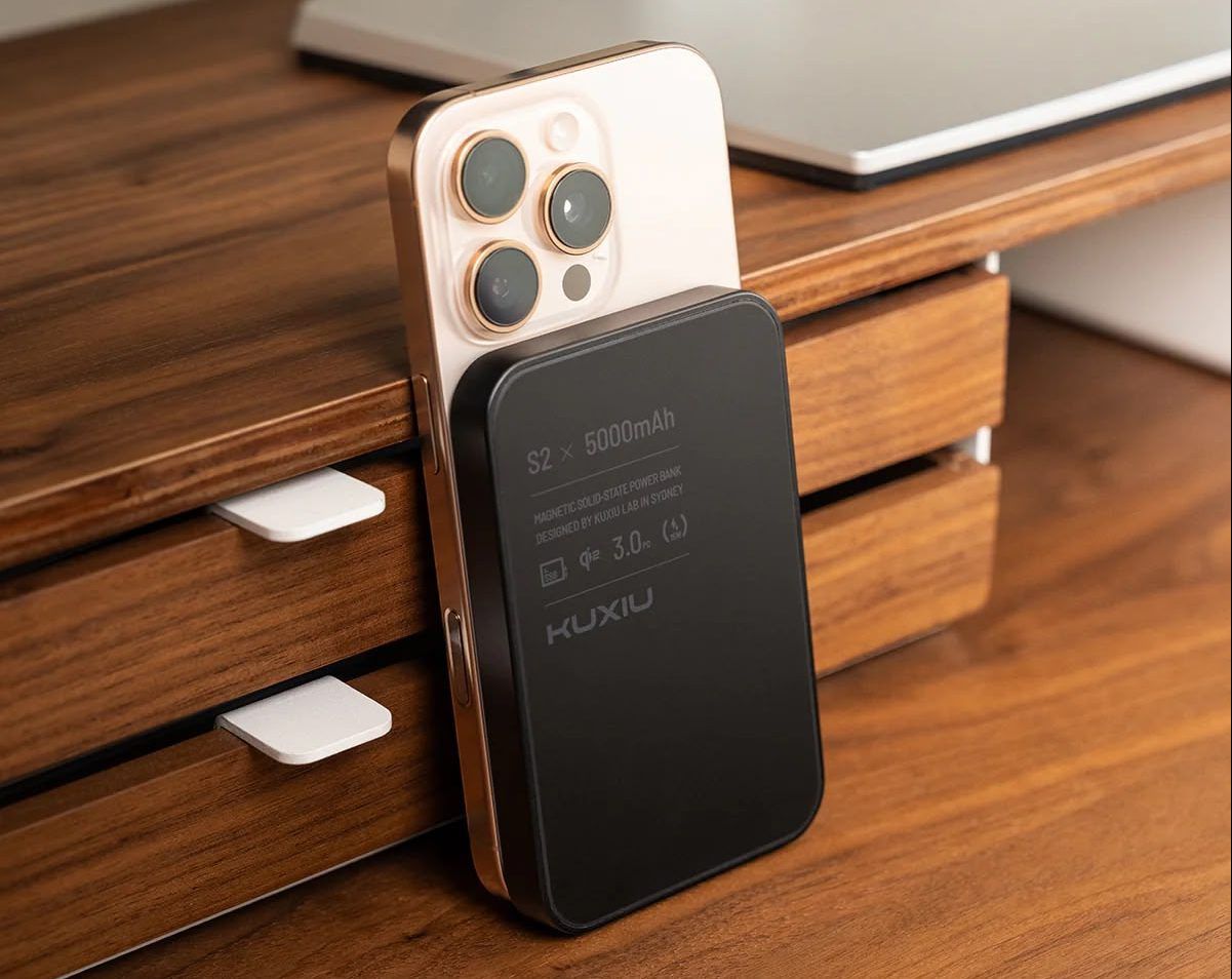 Solid-State Power Bank Review - MacRumors