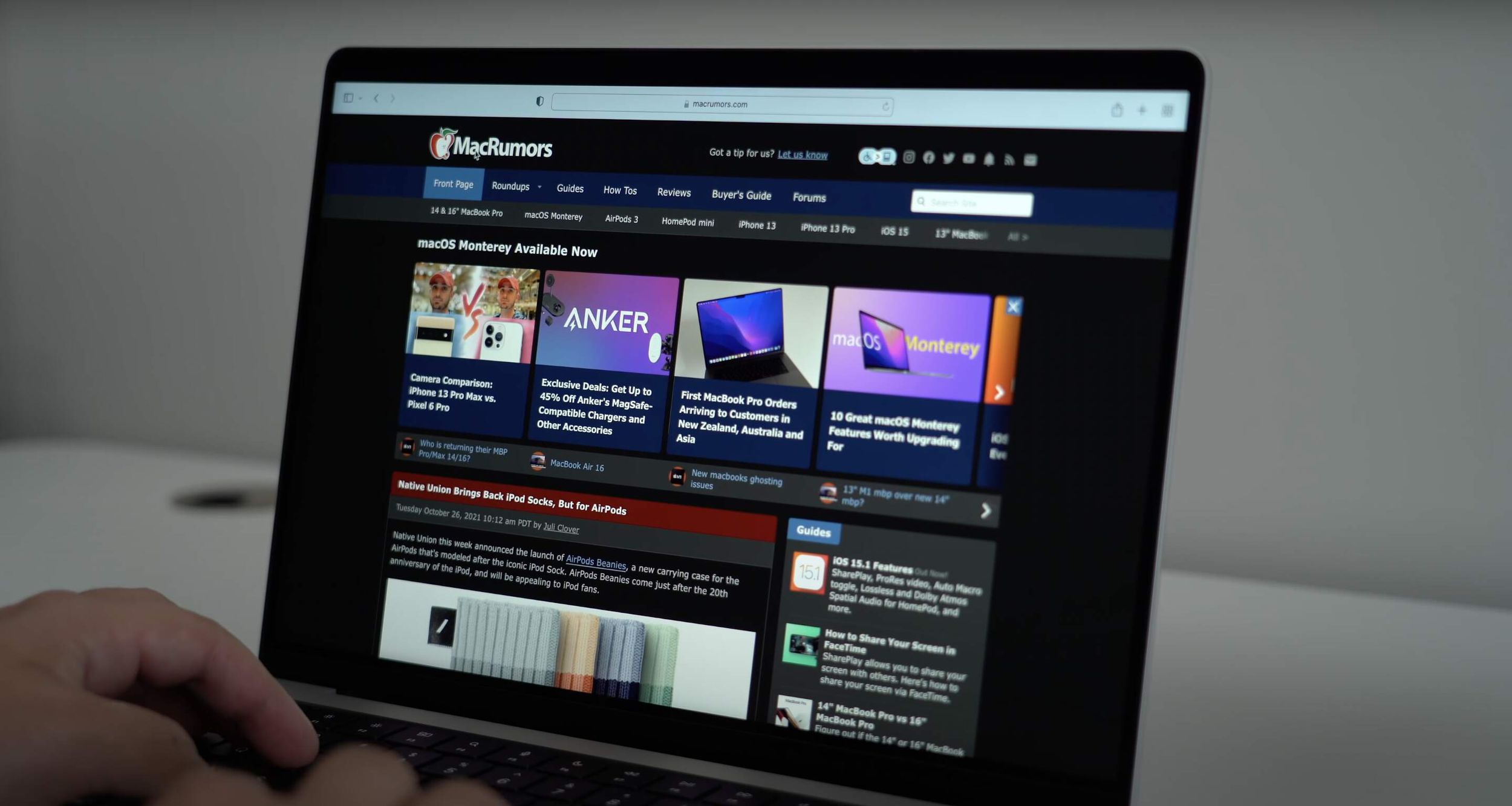 Reports Suggest Mini-LED 'Blooming' Effect on New MacBook Pro Displays ...