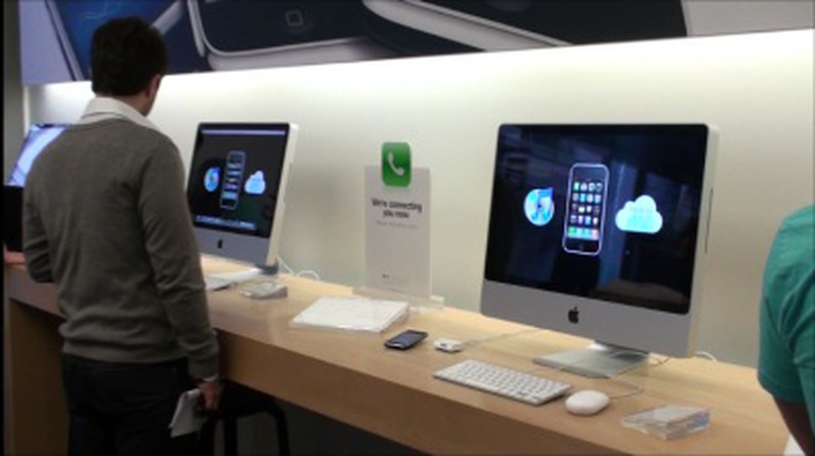Apple 'iPhone Activation Zones' Rolled Out in Retail Stores - MacRumors