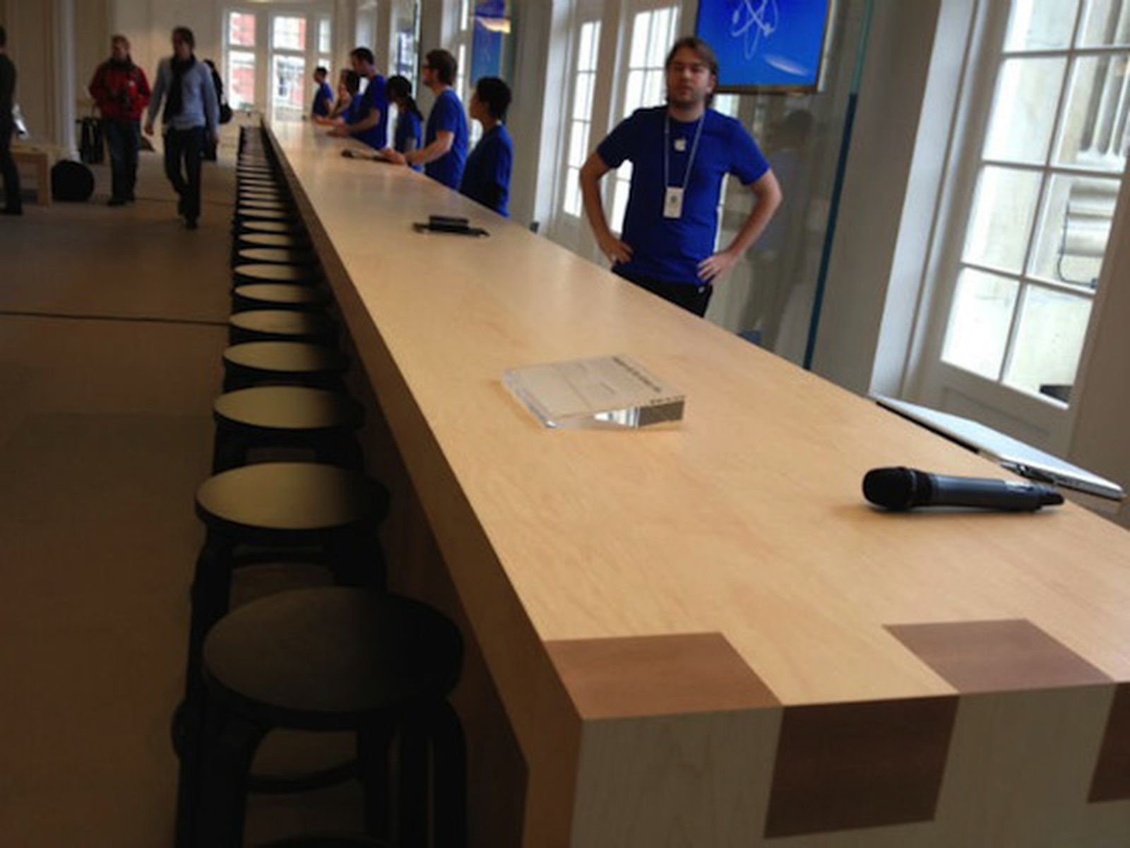 Inside Apple's New Amsterdam Retail Store - MacRumors