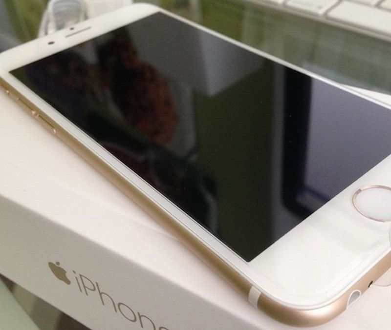 First Impressions of iPhone 6 and 6 Plus: Sleek Look, Great Display ...