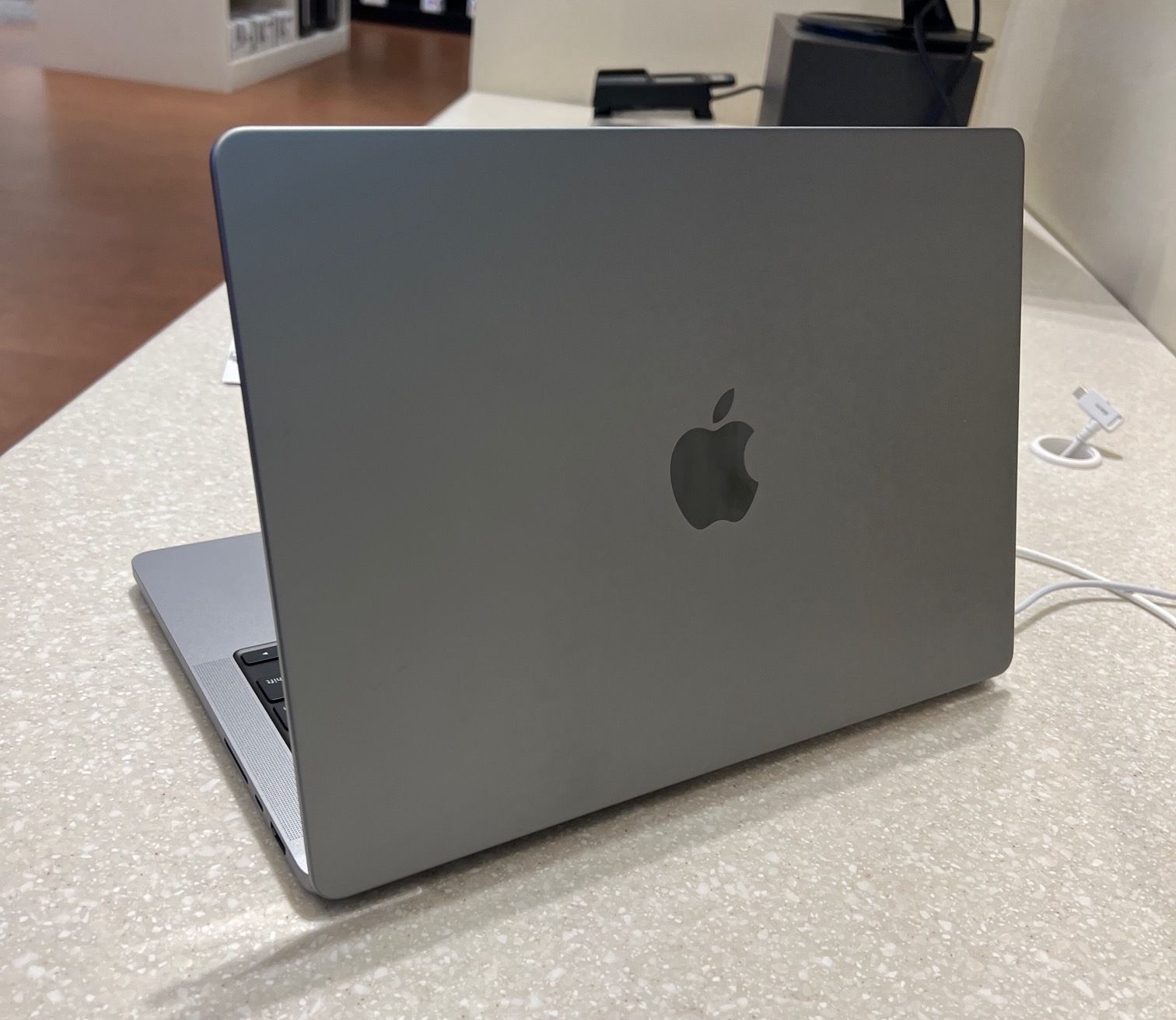 New Images Offer Even Closer Look at New 14-Inch MacBook Pro - MacRumors
