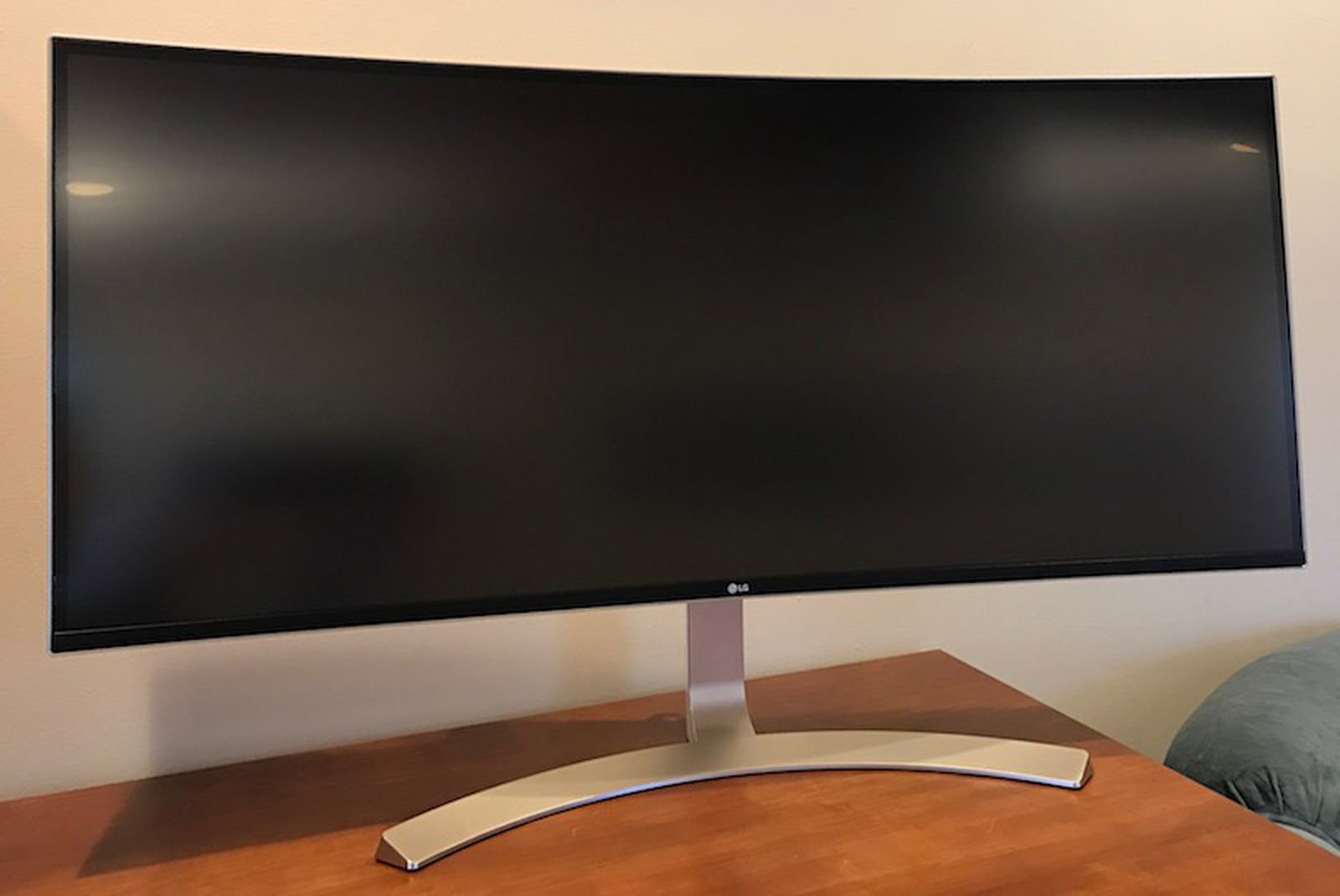 Review: LG's $1500 38UC99 UltraWide Display Offers a Giant, Desk ...