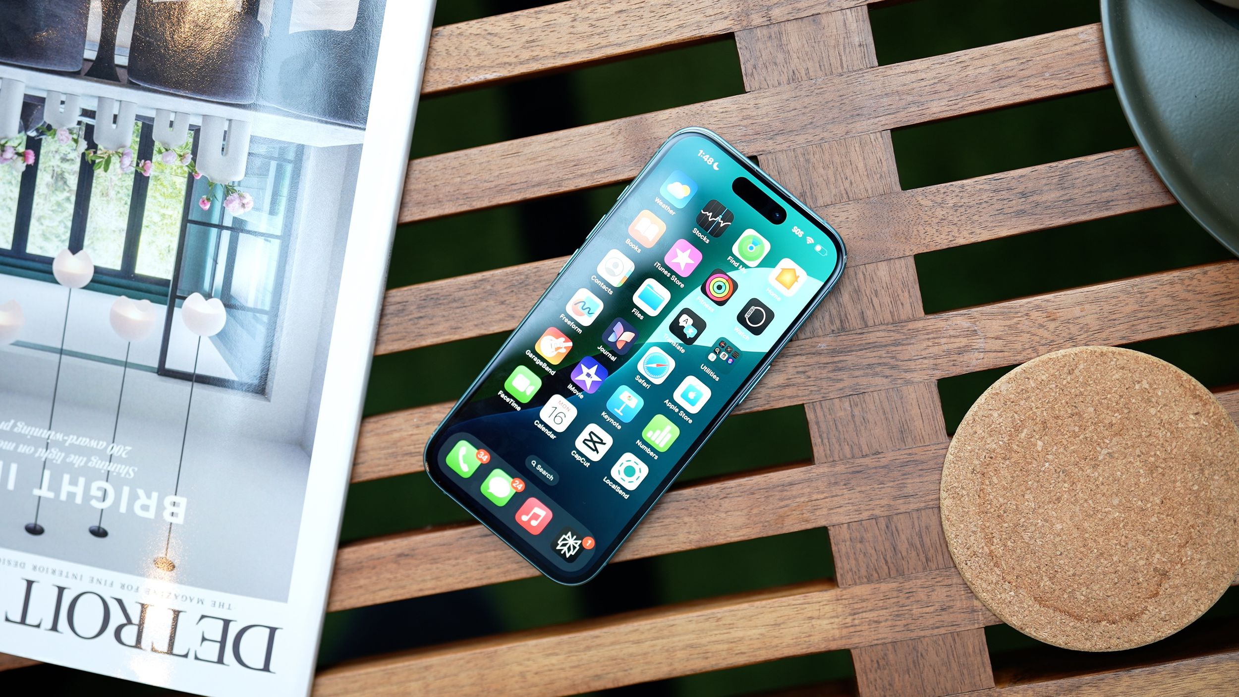 Hands-On With the New iPhone 16 - MacRumors