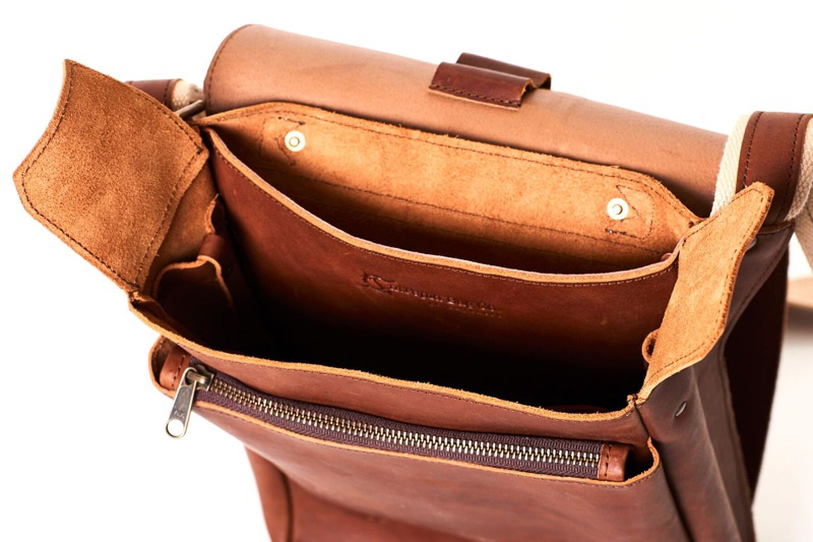 MacRumors Giveaway: Win an Adventure Satchel for the New MacBook Pro ...
