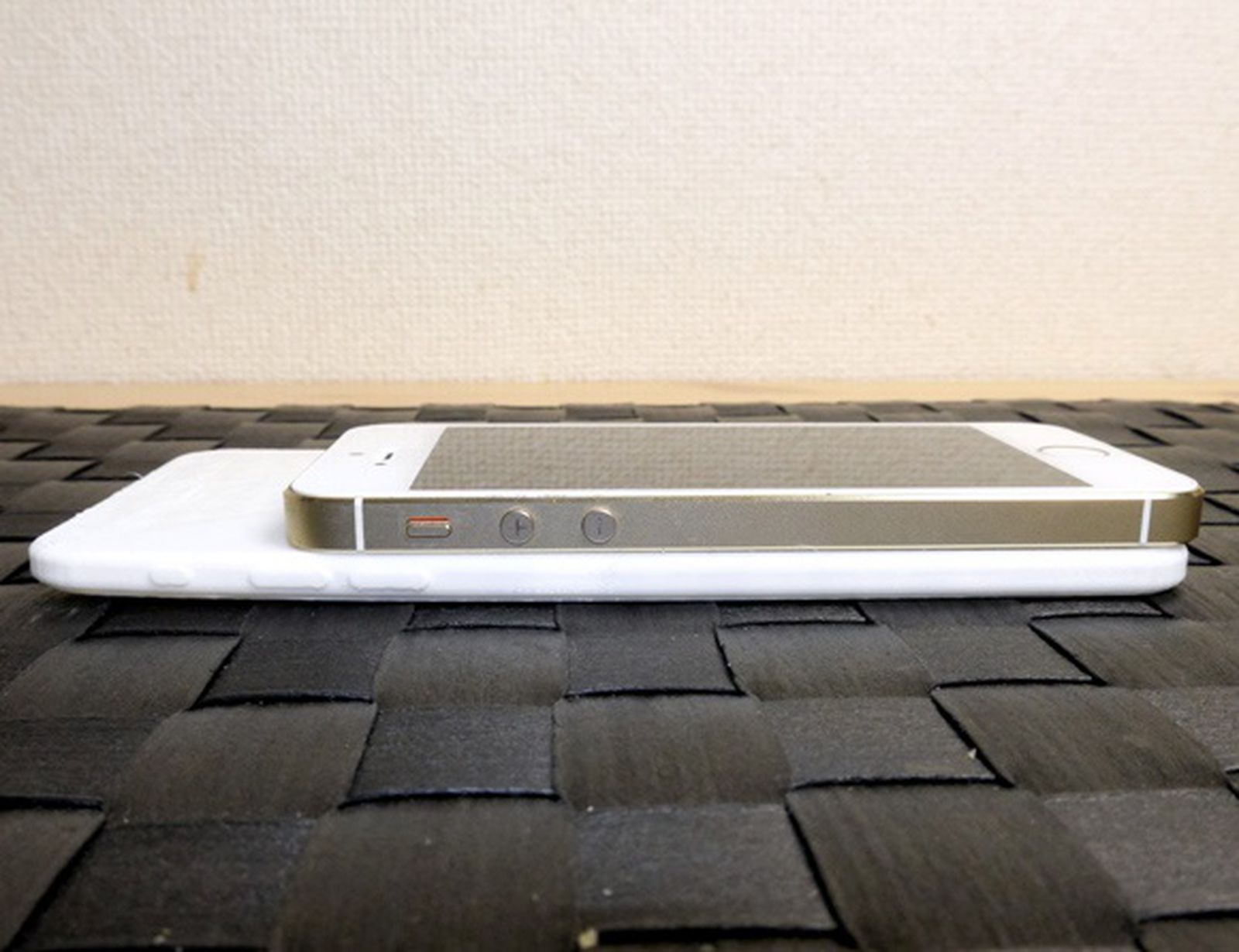 5.5-inch iPhone 6 Mockup Compared to iPhone 5s in New Photos - MacRumors