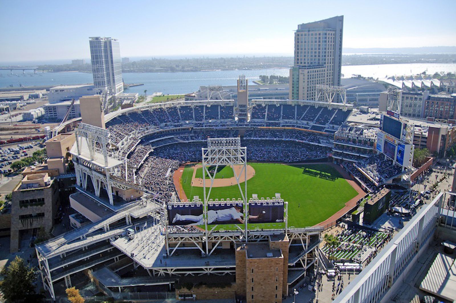 iBeacons Ready to Go at Major League Baseball Parks in Los Angeles and ...