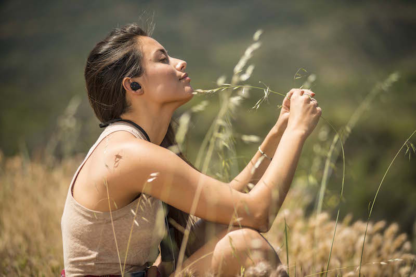 Bragi Unveils Wireless 'Headphone' Earbuds Ahead of Apple Event - MacRumors