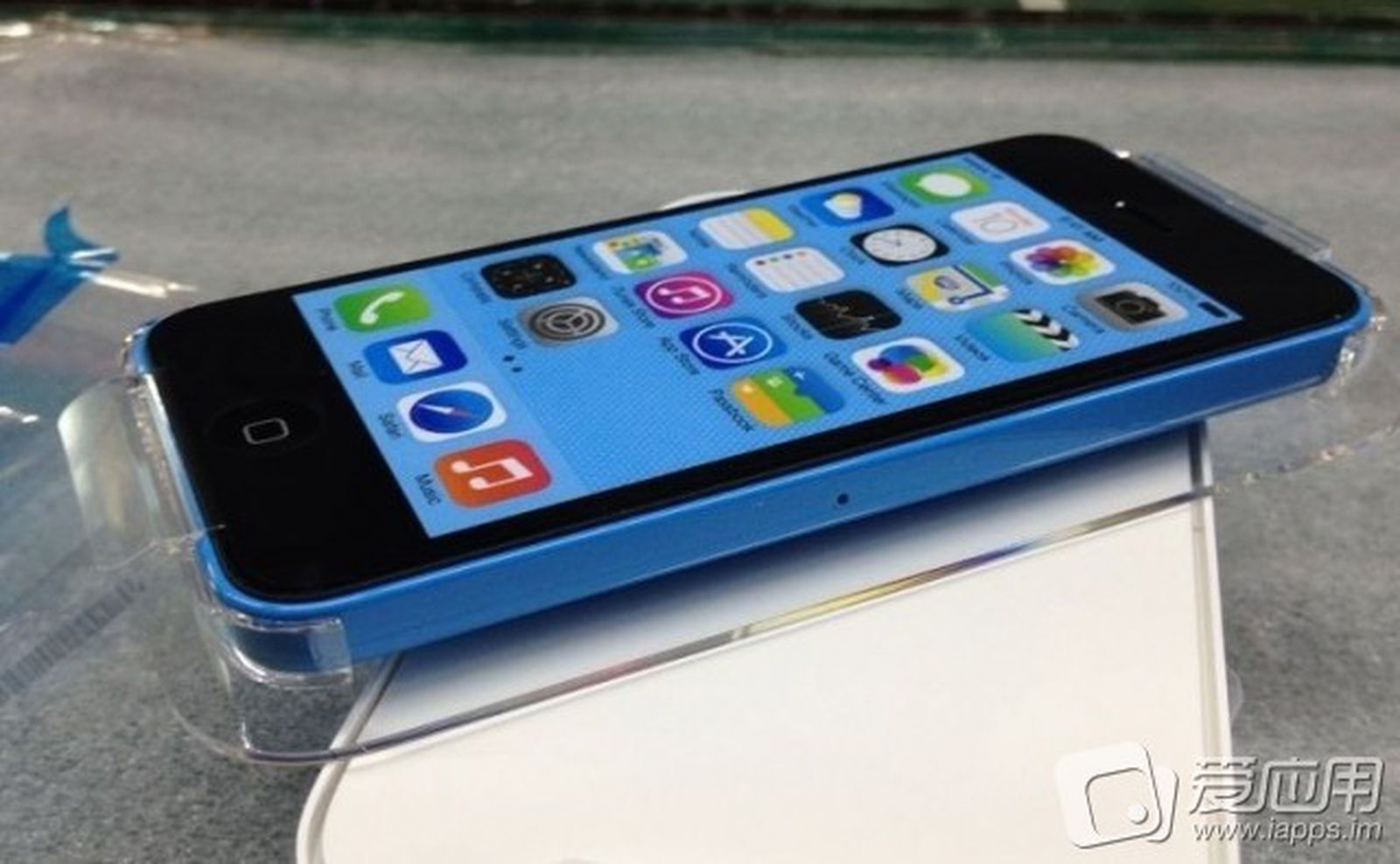 Packaged iPhone 5C Surfaces Again in Multiple Colors, Video Shows Powered-On Unit - MacRumors