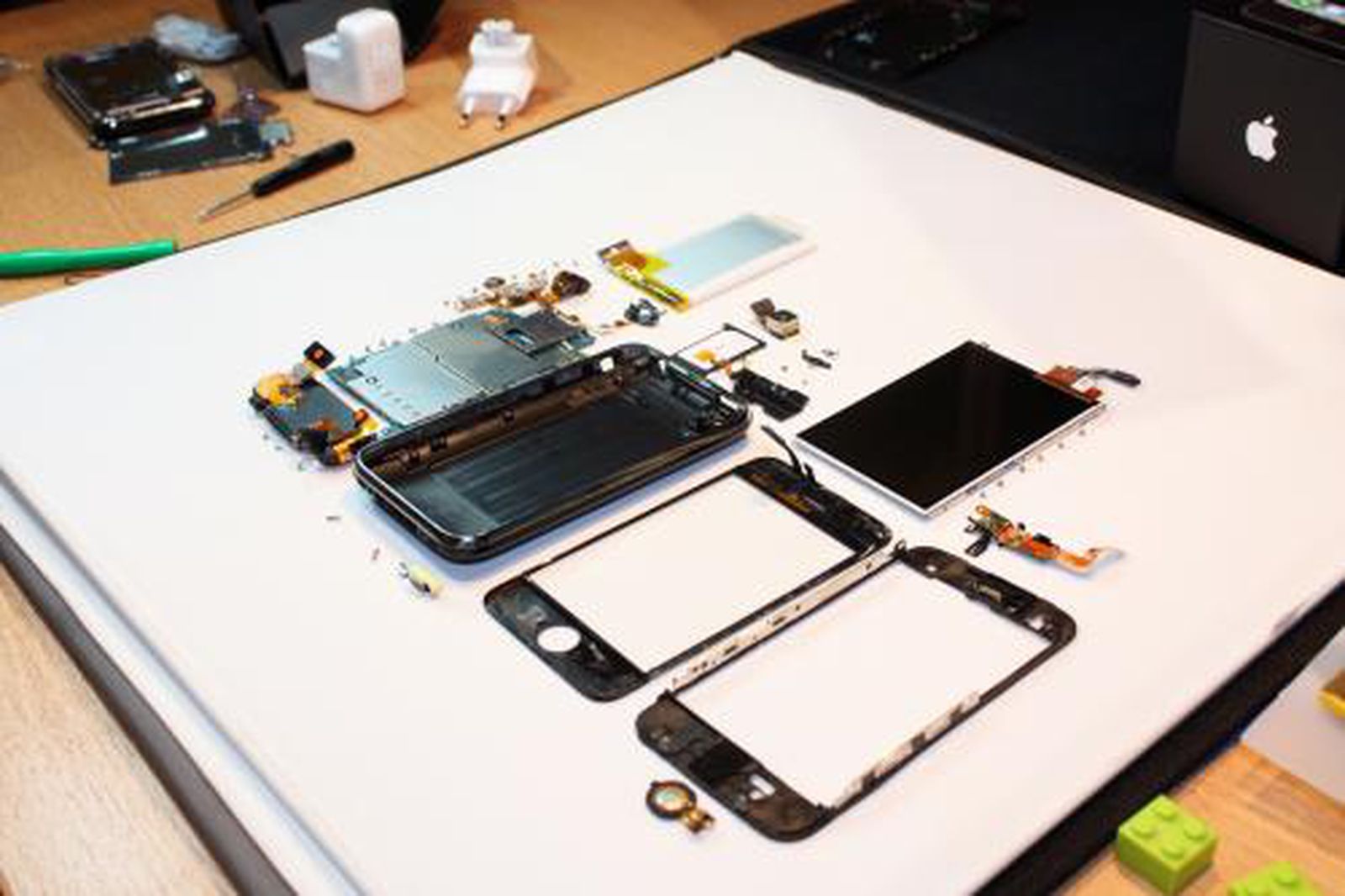 iPhone 3G S Launch Lines and Disassembly Photos - MacRumors