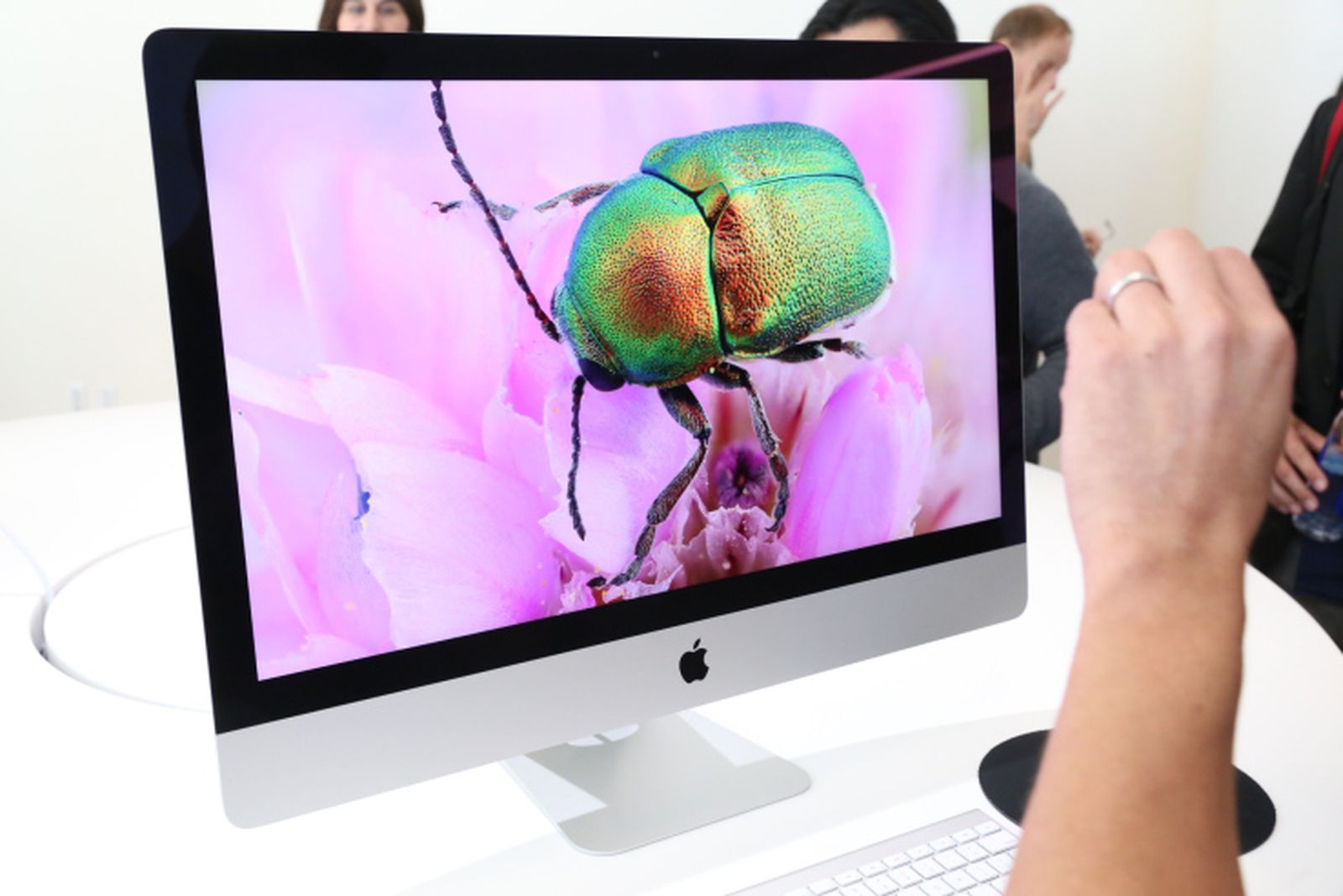First Hands-On Impressions of 27-Inch Retina iMac: Sharp Image Quality ...