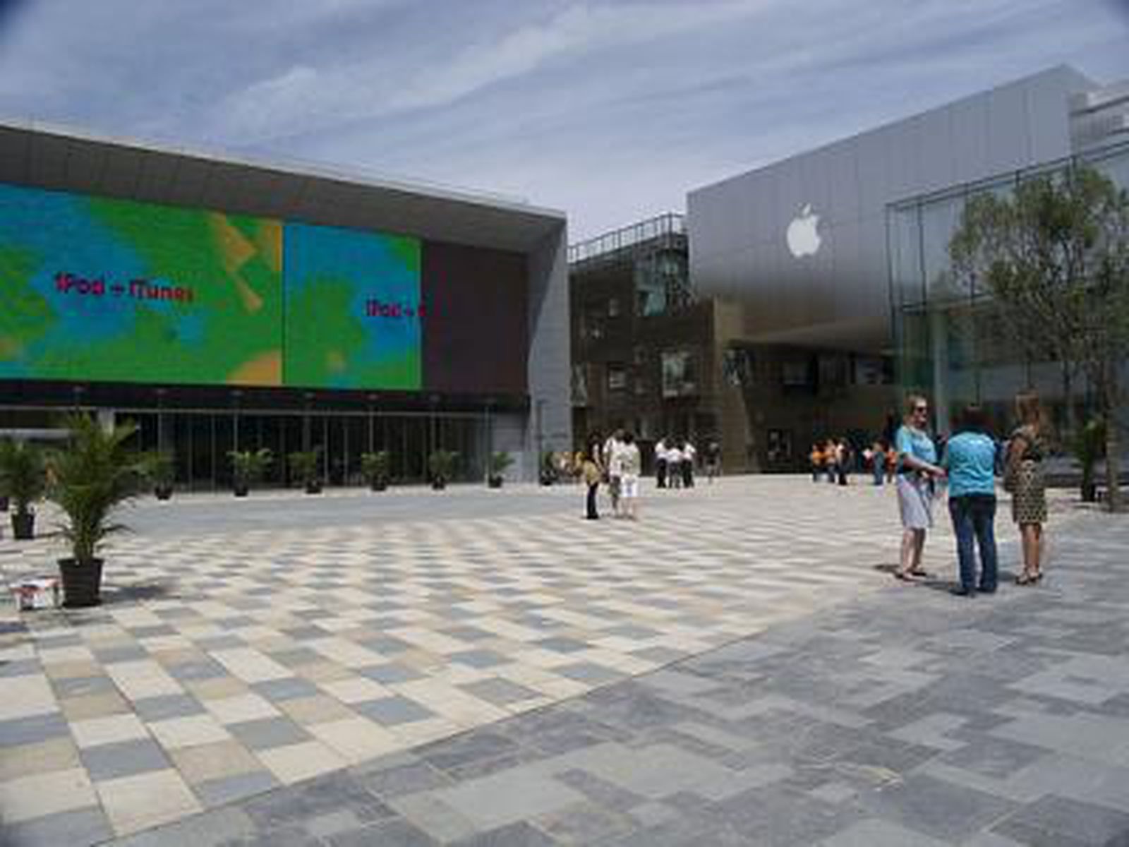 Apple Opening First Retail Store in China - MacRumors