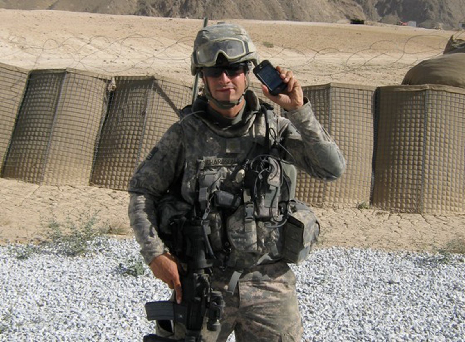 AT&T Unlocking In-Contract iPhones for Deployed Service Members - MacRumors