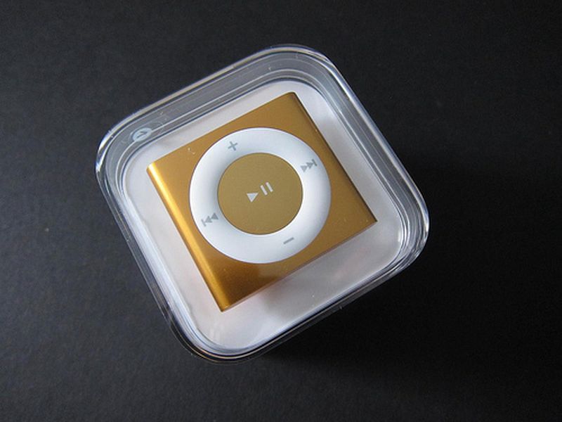 Fourth Generation Ipod Shuffle Unboxing And Comparison Photos Macrumors