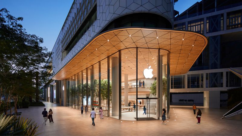 Tim Cook Attends Opening of Apple BKC Store in Mumbai, India - MacRumors