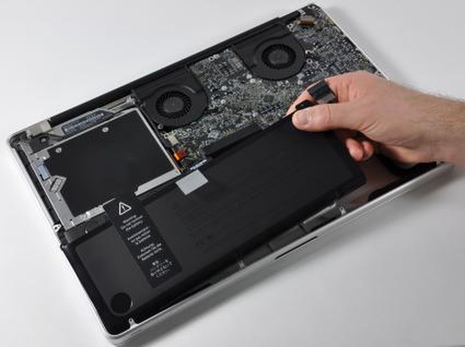17" MacBook Pro Disassembly, RAM, HD and Battery Access - MacRumors