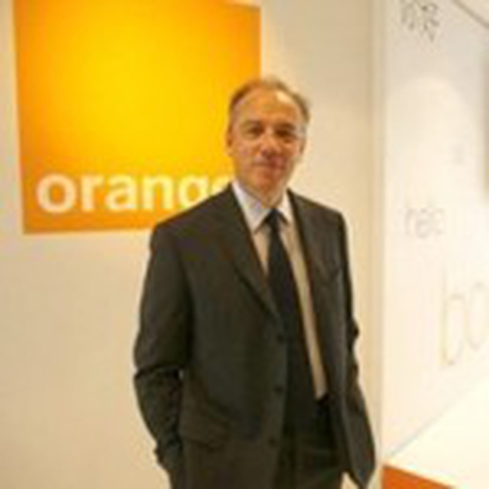 France Telecom CEO Suggests October 15th Launch Date for iPhone 5 ...