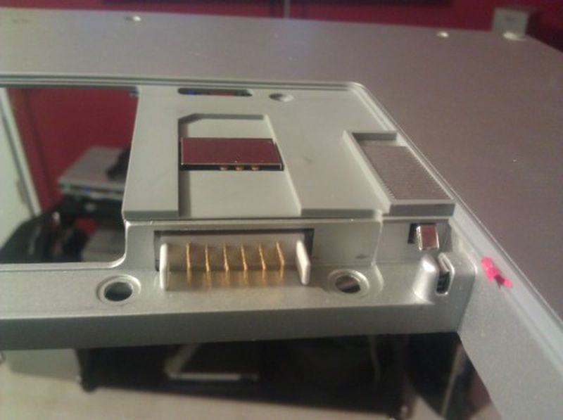 Photos of a Prototype MacBook Pro with Integrated 3G Cellular Modem ...