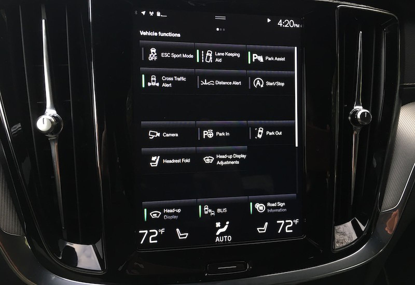 Review: Volvo's 2019 S60 Sedan Offers a Striking Sensus Infotainment ...