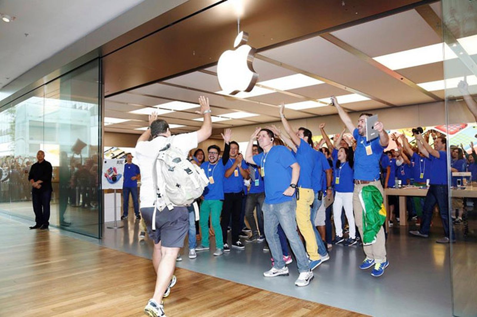 Apple's New Brazilian Retail Store Opens Its Doors - MacRumors