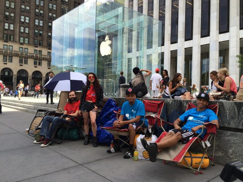Campers Already Lining Up for iPhone 6 at Flagship 5th Avenue Store ...
