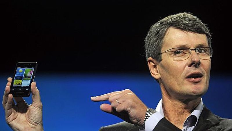 BlackBerry CEO Says Despite a 'Fantastic Job' With iOS Design, Apple ...