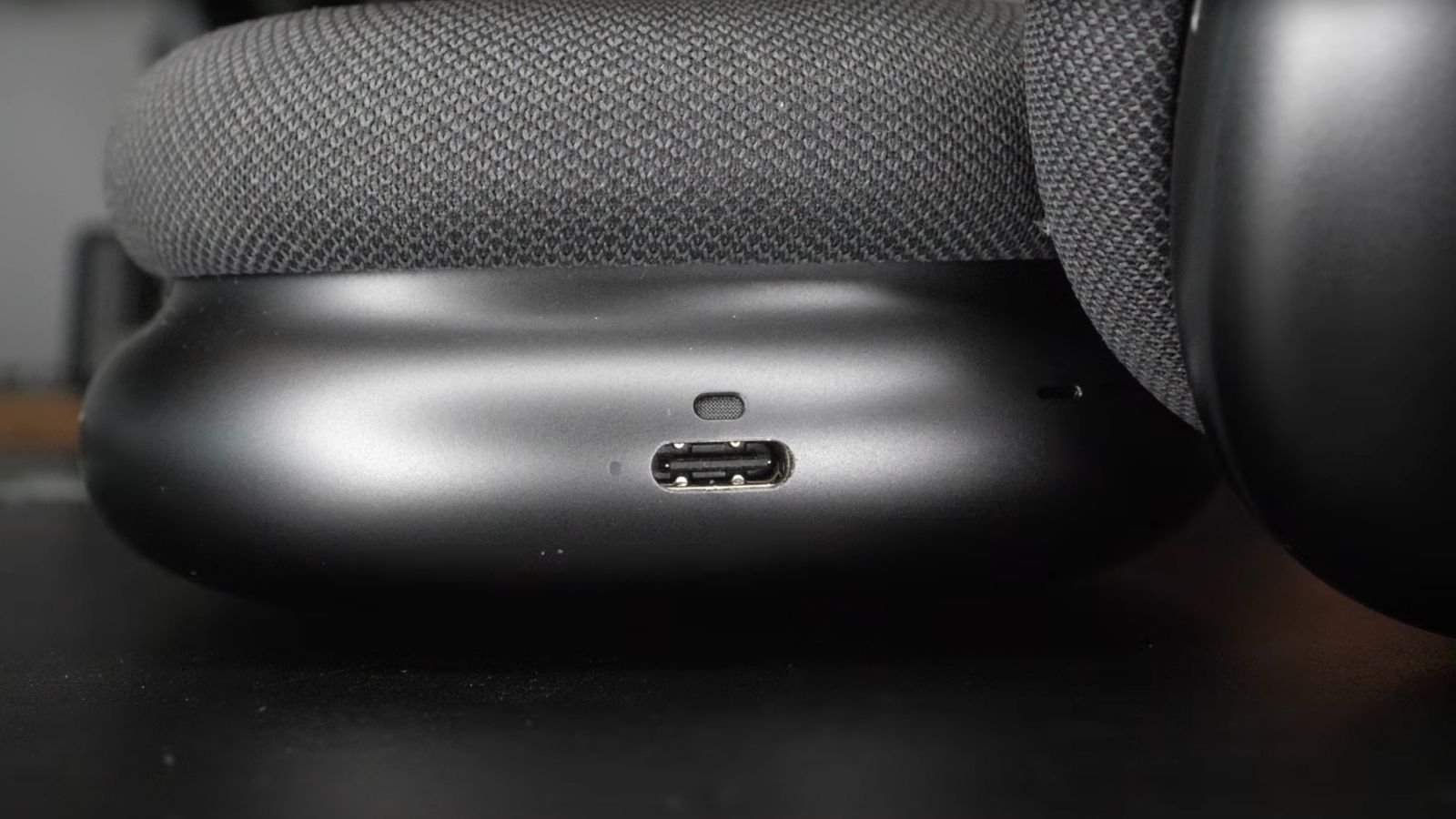AirPods Max Project Makes Rumored Upgrade for Next-Gen Model a Reality ...