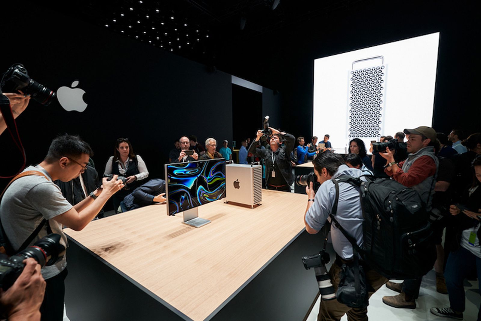 Photos From WWDC 2019: Mac Pro Studio, Get-Togethers, Scholars, Weezer ...