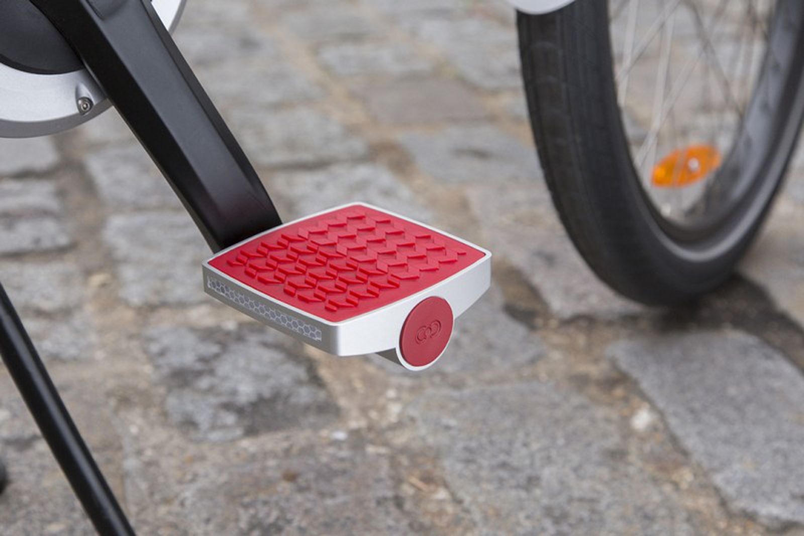 CES 2015: Connected Cycle Reveals Smart Bike Pedal with Location and ...