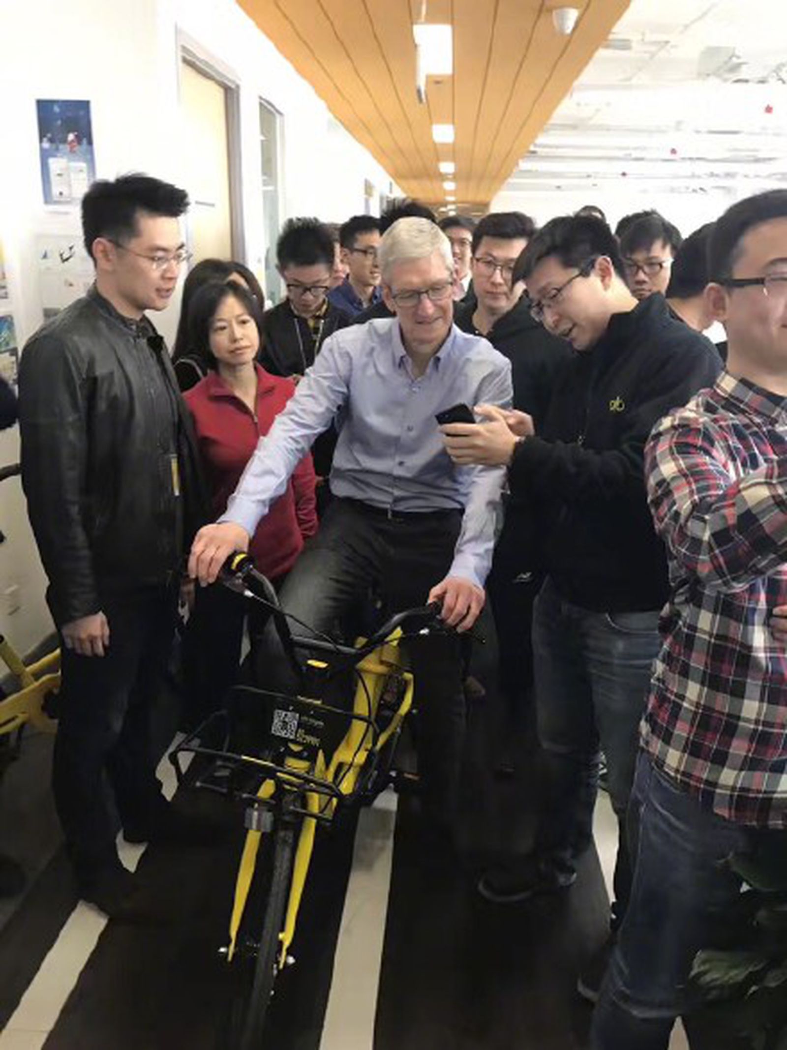 Tim Cook Visits Beijing-Based Bike Sharing Startup, Ofo - MacRumors
