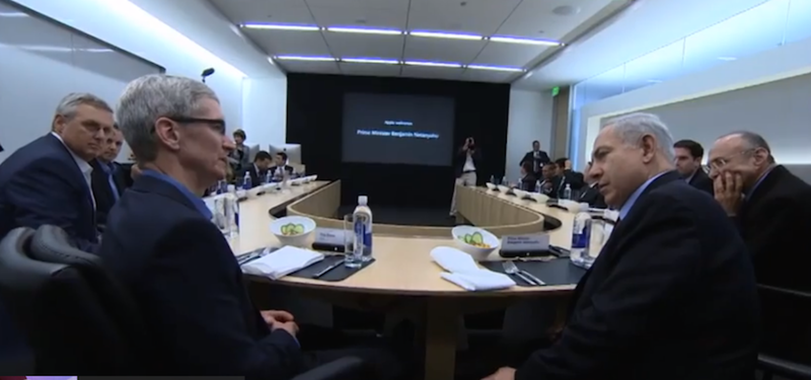 Video of Tim Cook's Lunch Meeting with Israeli Prime Minister Gives ...