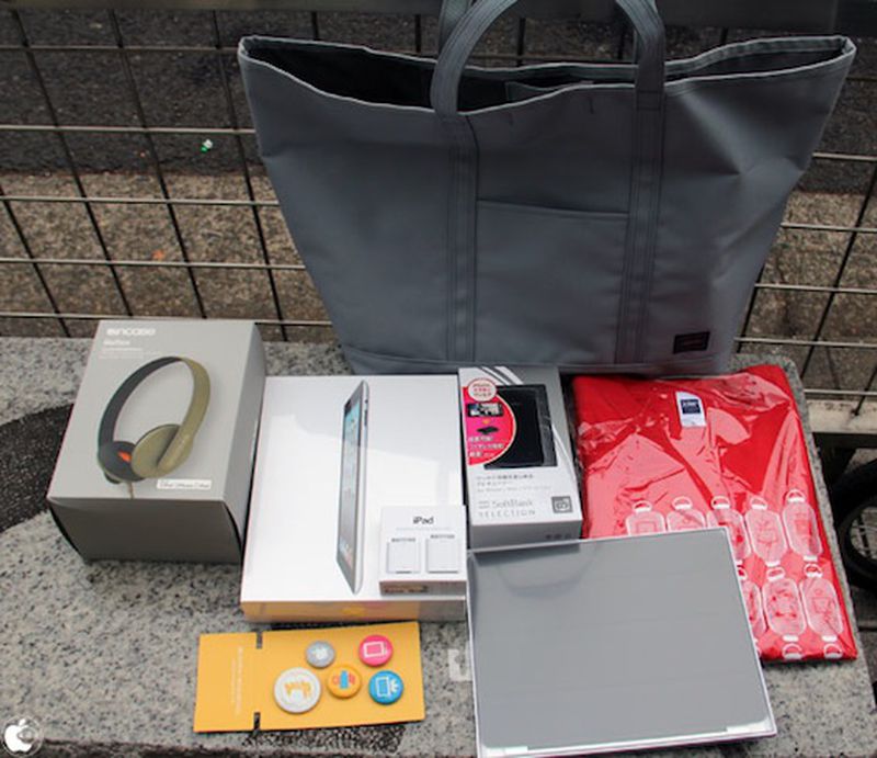 Japanese Apple Fans Line Up for Annual 'Lucky Bag' Discounts - MacRumors
