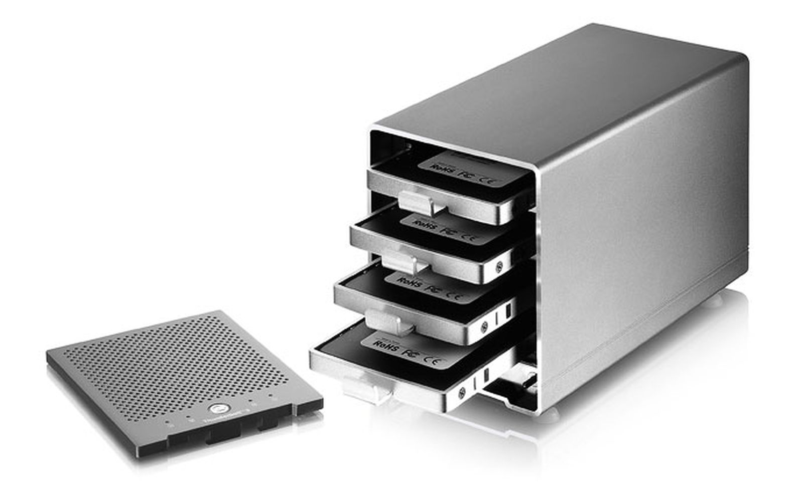 Akitio Launches 2.5" Quad Thunderbolt 3 Storage Device for New MacBook ...