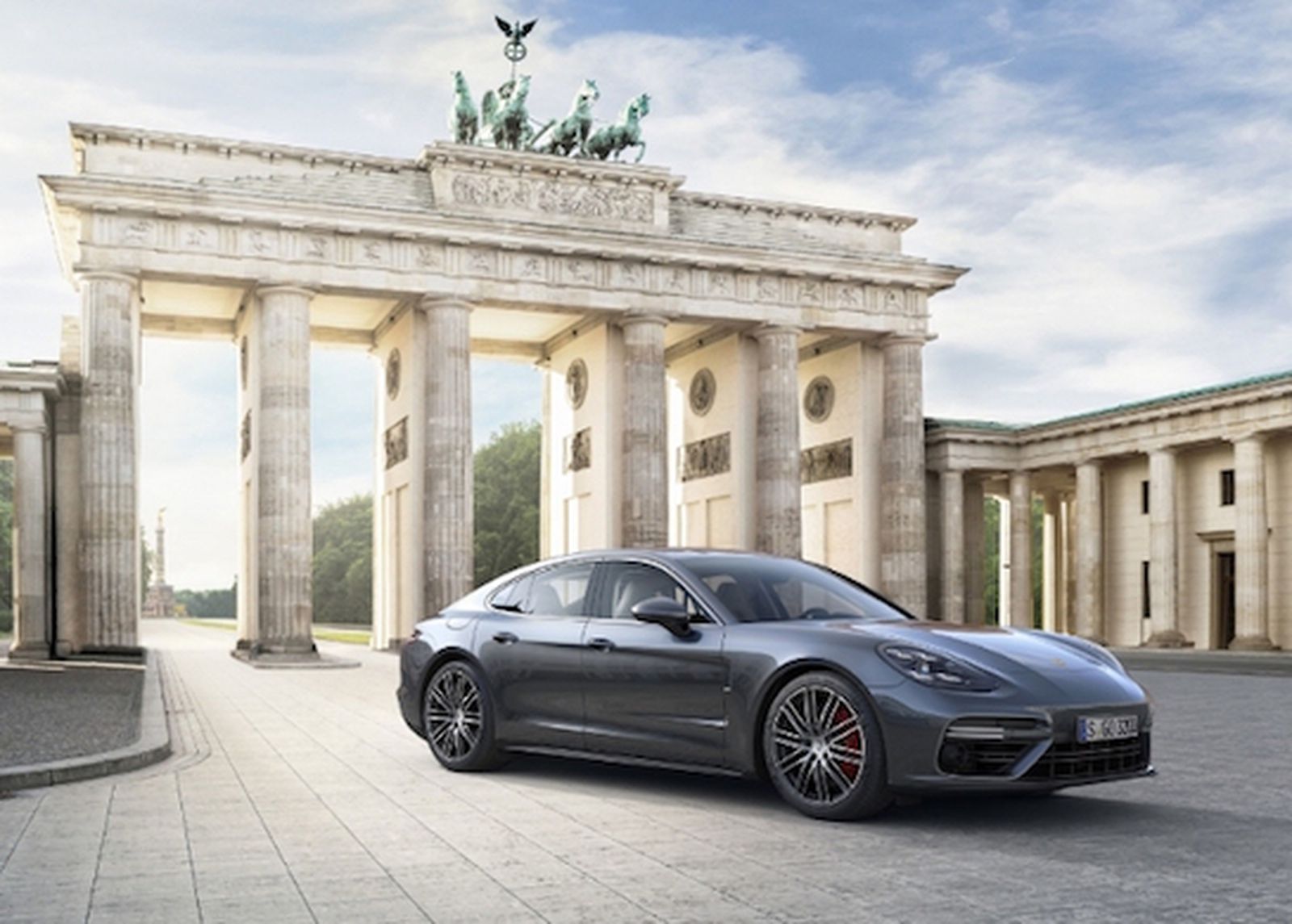 Porsche Debuts 2017 Panamera Sports Car With CarPlay Support - MacRumors