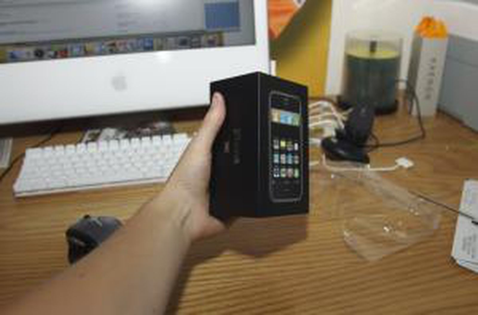 iPhones have Arrived (Unboxing Photos) - MacRumors