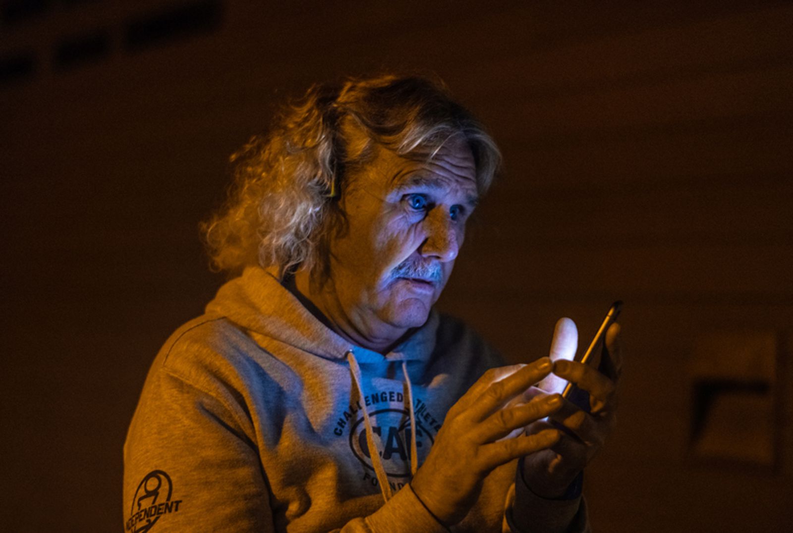 Apple Highlights How iPhone Allows Blind Veteran and Surfboarder Scott ...