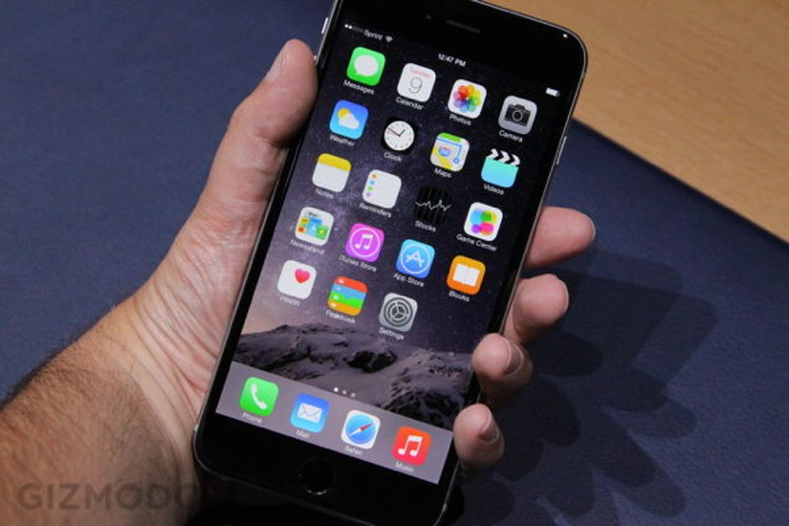 Hands-On First Impressions of the New iPhone 6 and iPhone 6 Plus ...