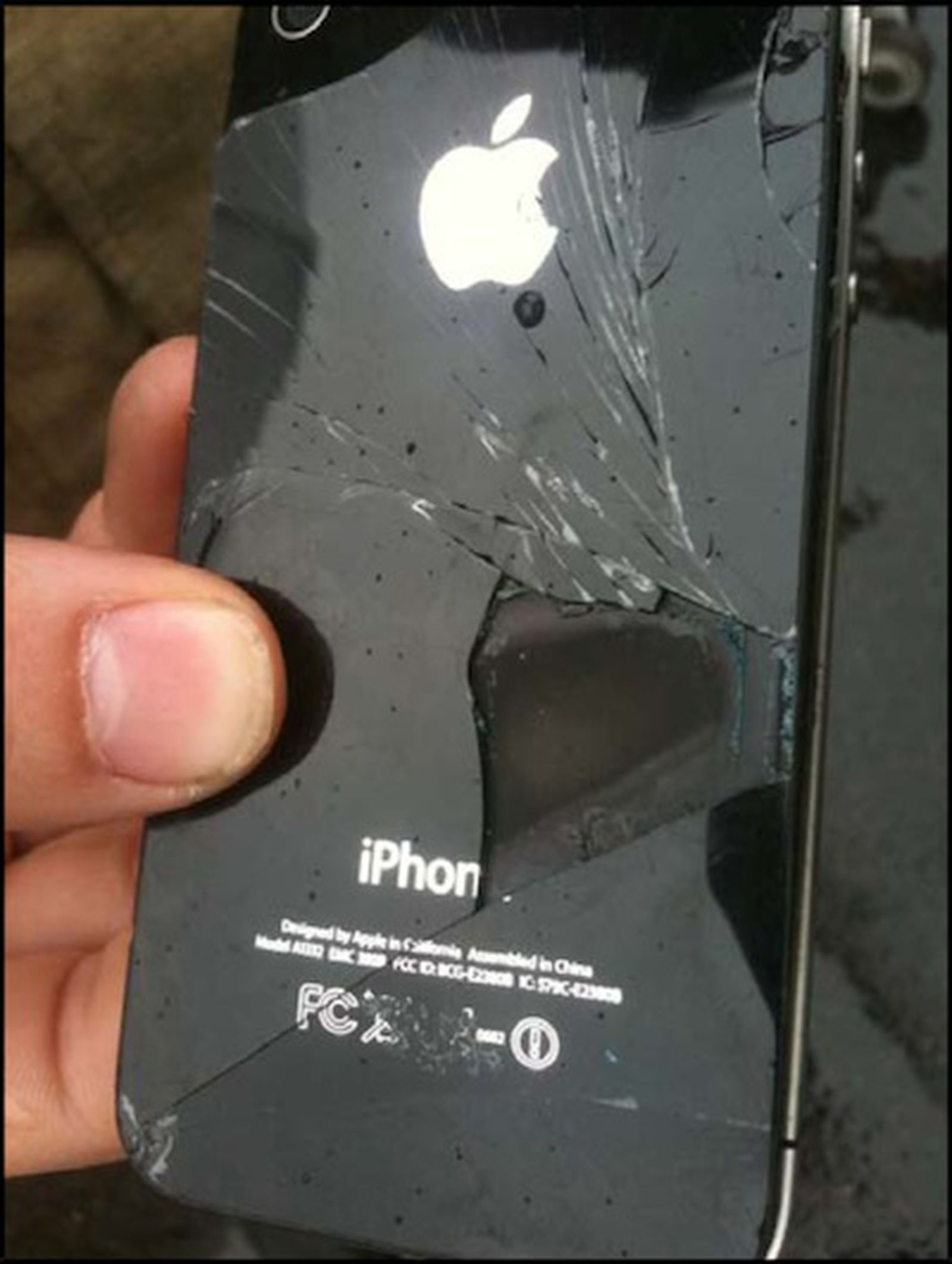 iPhone 4 Experiences 'Self Combustion' Aboard Just-Landed Aircraft ...