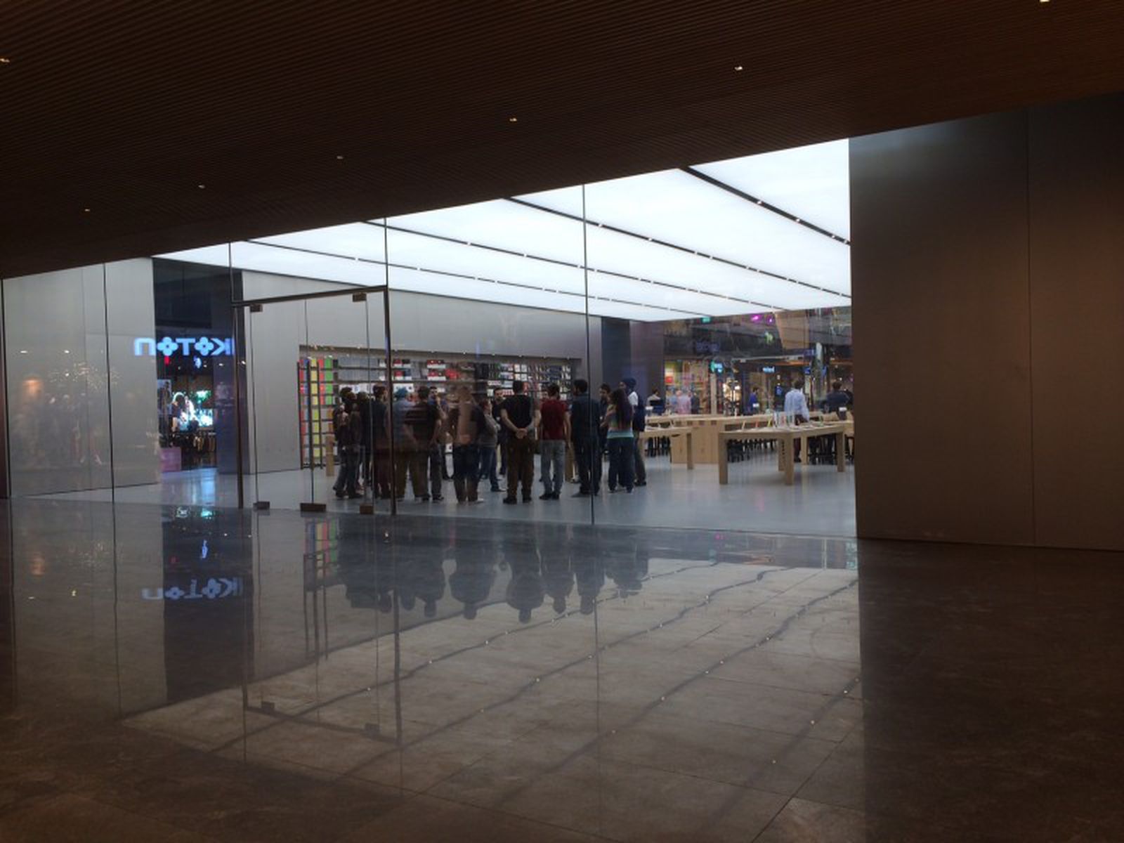 New Photo Shows Striking All Glass Exterior of Apple's First Turkish ...